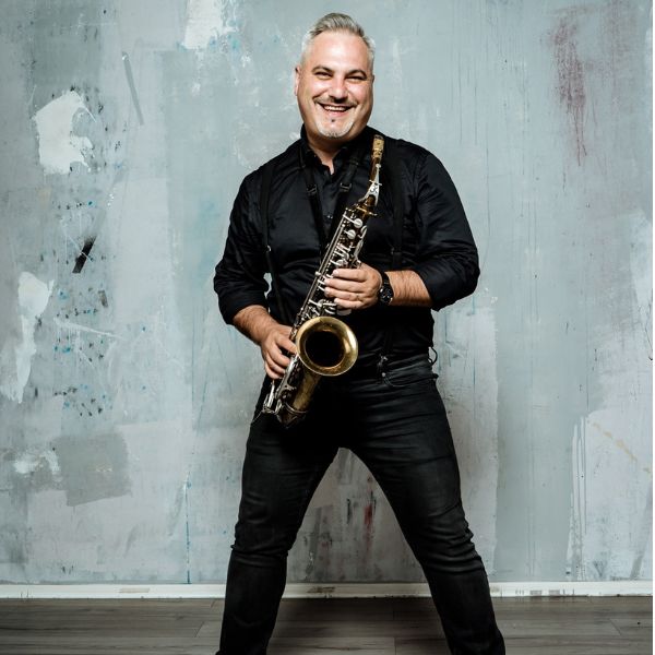 Robert Smooth Sax – Formatii nunta, botez, petrecere privata | Trust ...